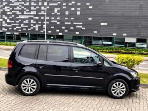 Melns Volkswagen Touran 2010 Jelgava, ar dzinēja tilpumu 1.40 L un nobraukumu 221 tūkst. km par 6990 €, foto 8 vietnē AUTOMOTO.COM.LV