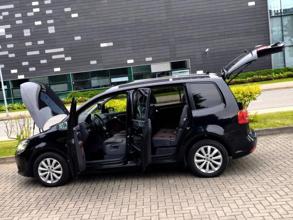 Melns Volkswagen Touran 2010 Jelgava, ar dzinēja tilpumu 1.40 L un nobraukumu 221 tūkst. km par 6990 €, foto 10 vietnē AUTOMOTO.COM.LV