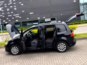 Melns Volkswagen Touran 2010 Jelgava, ar dzinēja tilpumu 1.40 L un nobraukumu 221 tūkst. km par 6990 €, foto 11 vietnē AUTOMOTO.COM.LV