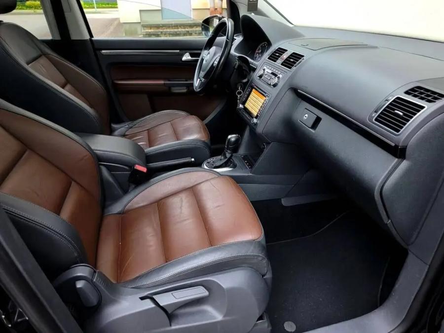 Melns Volkswagen Touran 2010 Jelgava, ar dzinēja tilpumu 1.40 L un nobraukumu 221 tūkst. km par 6990 €, foto 13 vietnē AUTOMOTO.COM.LV