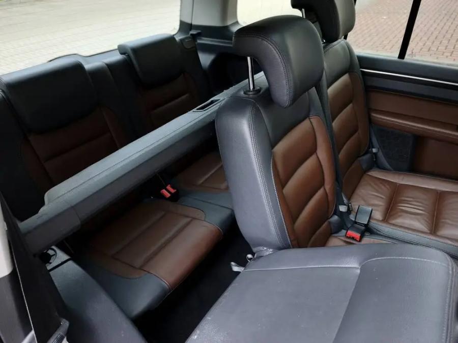 Melns Volkswagen Touran 2010 Jelgava, ar dzinēja tilpumu 1.40 L un nobraukumu 221 tūkst. km par 6990 €, foto 20 vietnē AUTOMOTO.COM.LV