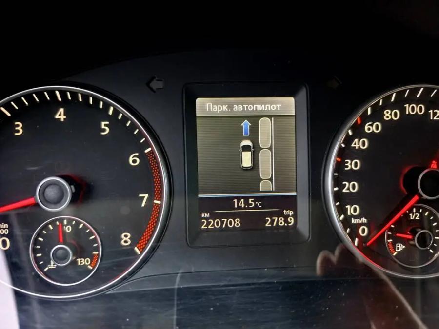Melns Volkswagen Touran 2010 Jelgava, ar dzinēja tilpumu 1.40 L un nobraukumu 221 tūkst. km par 6990 €, foto 22 vietnē AUTOMOTO.COM.LV