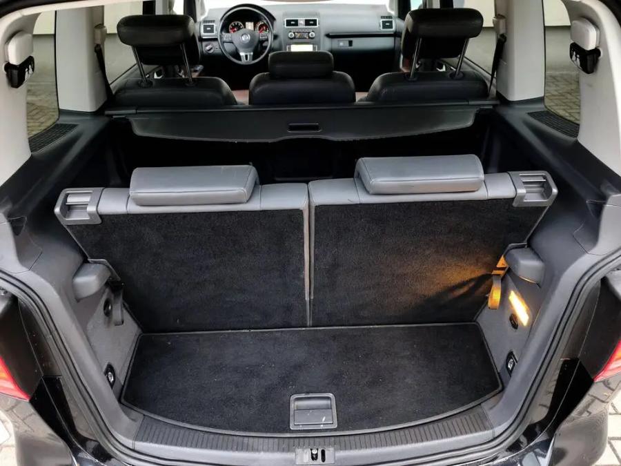 Melns Volkswagen Touran 2010 Jelgava, ar dzinēja tilpumu 1.40 L un nobraukumu 221 tūkst. km par 6990 €, foto 24 vietnē AUTOMOTO.COM.LV