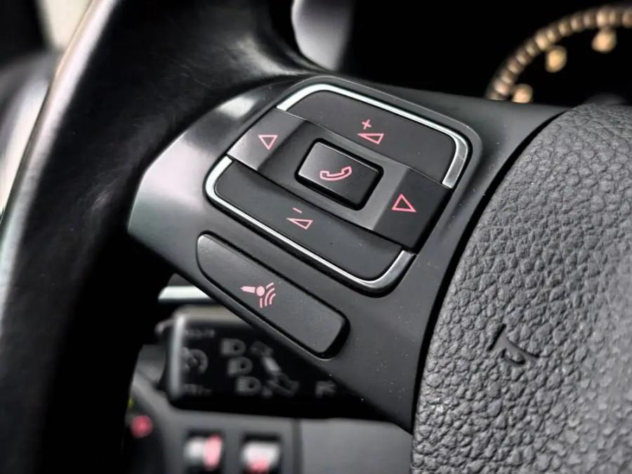 Melns Volkswagen Touran 2010 Jelgava, ar dzinēja tilpumu 1.40 L un nobraukumu 221 tūkst. km par 6990 €, foto 30 vietnē AUTOMOTO.COM.LV