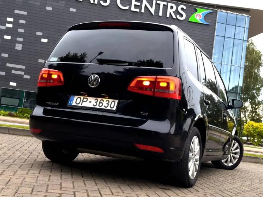 Melns Volkswagen Touran 2010 Jelgava, ar dzinēja tilpumu 1.40 L un nobraukumu 221 tūkst. km par 6990 €, foto 35 vietnē AUTOMOTO.COM.LV