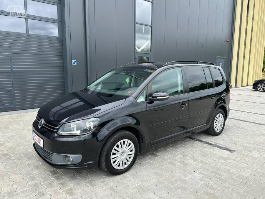 Melns Volkswagen Touran 2010 Klaipėda, ar dzinēja tilpumu 1.60 L un nobraukumu 289 tūkst. km par 5200 €, foto 4 vietnē AUTOMOTO.COM.LV