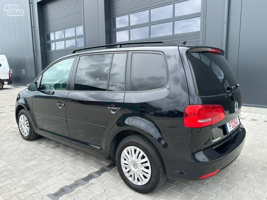 Melns Volkswagen Touran 2010 Klaipėda, ar dzinēja tilpumu 1.60 L un nobraukumu 289 tūkst. km par 5200 €, foto 6 vietnē AUTOMOTO.COM.LV