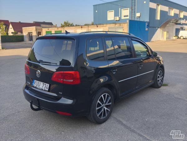 Black Volkswagen Touran 2010 in Klaipeda, with an engine capacity of 16.00 L and mileage of 315 thousand km for 5700 €, photo 5 on AUTOMOTO.COM.LV