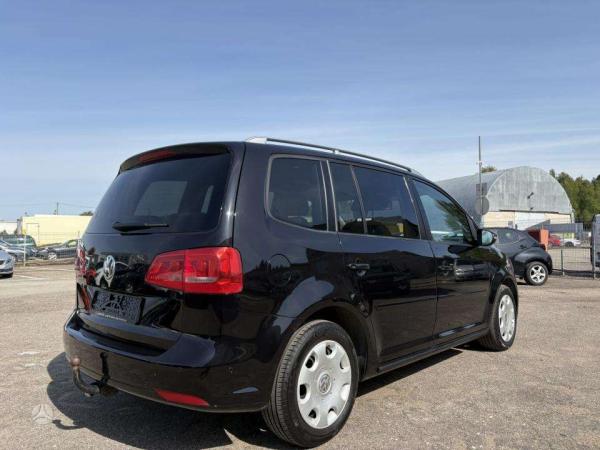 Melns Volkswagen Touran 2010 Radviliškis, ar dzinēja tilpumu 1.60 L un nobraukumu 342 tūkst. km par 5650 €, foto 3 vietnē AUTOMOTO.COM.LV