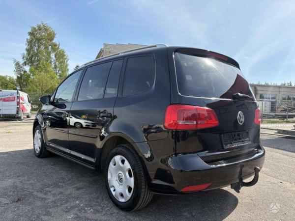 Melns Volkswagen Touran 2010 Radviliškis, ar dzinēja tilpumu 1.60 L un nobraukumu 342 tūkst. km par 5650 €, foto 4 vietnē AUTOMOTO.COM.LV