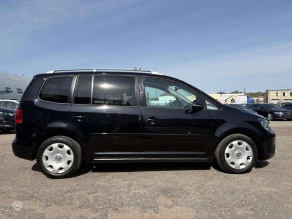 Melns Volkswagen Touran 2010 Radviliškis, ar dzinēja tilpumu 1.60 L un nobraukumu 342 tūkst. km par 5650 €, foto 8 vietnē AUTOMOTO.COM.LV
