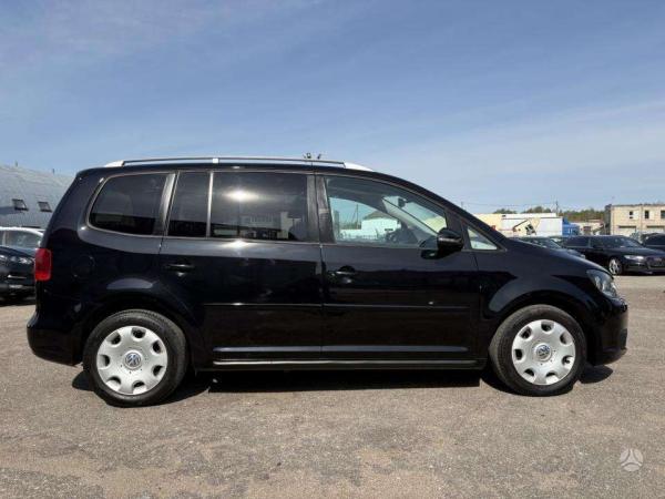 Melns Volkswagen Touran 2010 Radviliškis, ar dzinēja tilpumu 1.60 L un nobraukumu 342 tūkst. km par 5650 €, foto 8 vietnē AUTOMOTO.COM.LV