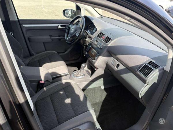 Melns Volkswagen Touran 2010 Radviliškis, ar dzinēja tilpumu 1.60 L un nobraukumu 342 tūkst. km par 5650 €, foto 9 vietnē AUTOMOTO.COM.LV
