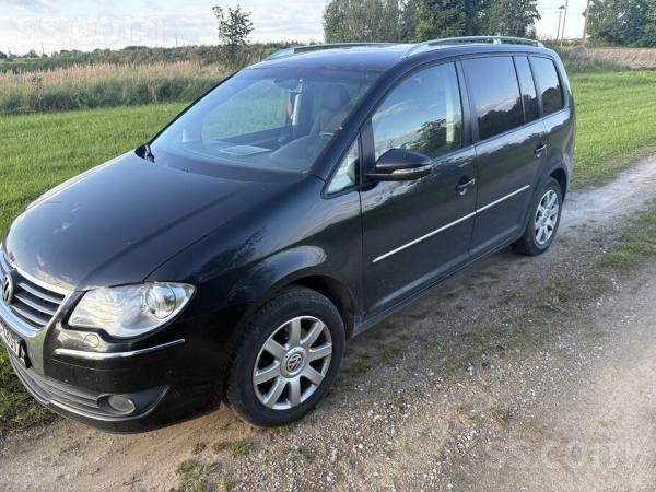 Melns Volkswagen Touran 2010 Liepāja, ar dzinēja tilpumu 2.00 L un nobraukumu 272 tūkst. km par 3500 €, foto 3 vietnē AUTOMOTO.COM.LV