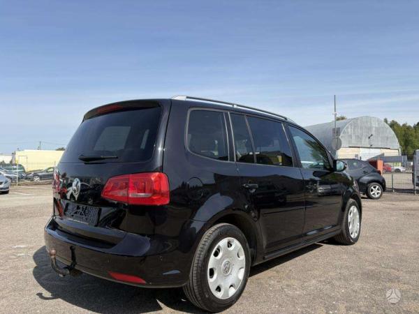 Melns Volkswagen Touran 2010 Radviliškis, ar dzinēja tilpumu 1.60 L un nobraukumu 342 tūkst. km par 5650 €, foto 4 vietnē AUTOMOTO.COM.LV