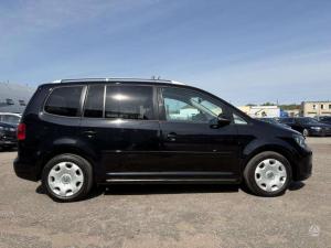Melns Volkswagen Touran 2010 Radviliškis, ar dzinēja tilpumu 1.60 L un nobraukumu 342 tūkst. km par 5650 €, foto 9 vietnē AUTOMOTO.COM.LV