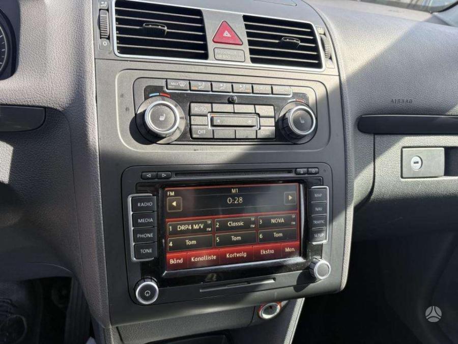 Melns Volkswagen Touran 2010 Radviliškis, ar dzinēja tilpumu 1.60 L un nobraukumu 342 tūkst. km par 5650 €, foto 16 vietnē AUTOMOTO.COM.LV