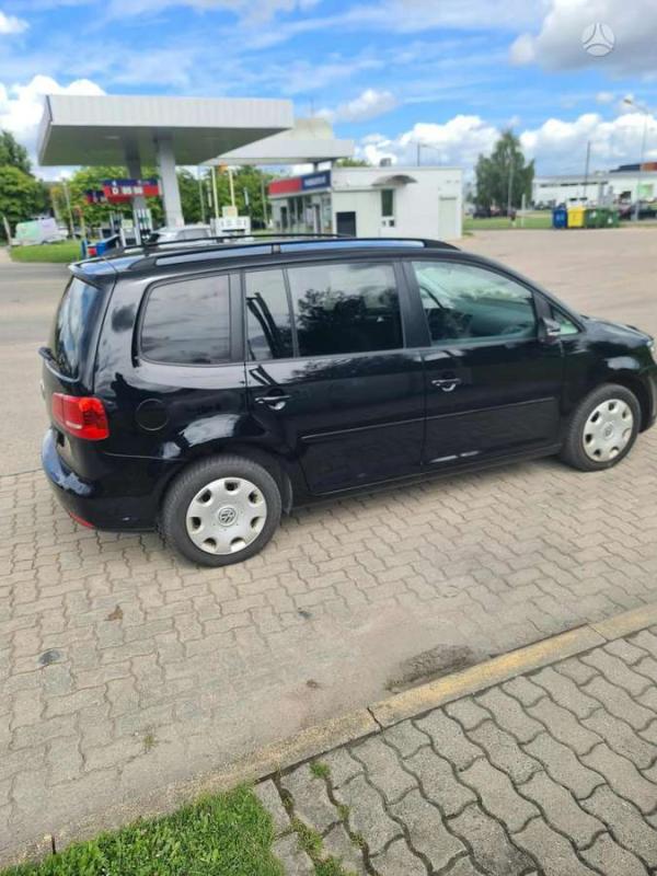 Melns Volkswagen Touran 2010 Kauņa, ar dzinēja tilpumu 1.39 L un nobraukumu 250 tūkst. km par 3700 €, foto 4 vietnē AUTOMOTO.COM.LV