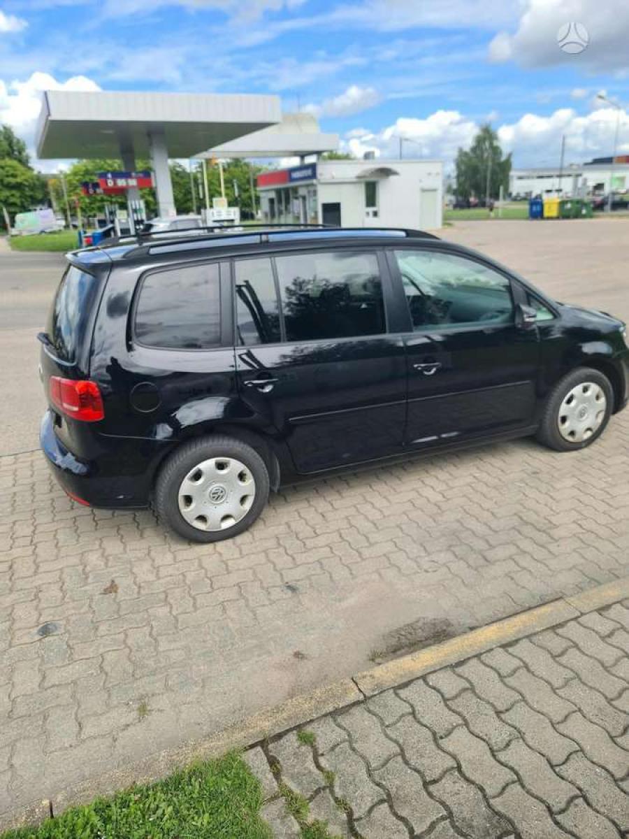 Melns Volkswagen Touran 2010 Kauņa, ar dzinēja tilpumu 1.39 L un nobraukumu 250 tūkst. km par 3700 €, foto 4 vietnē AUTOMOTO.COM.LV