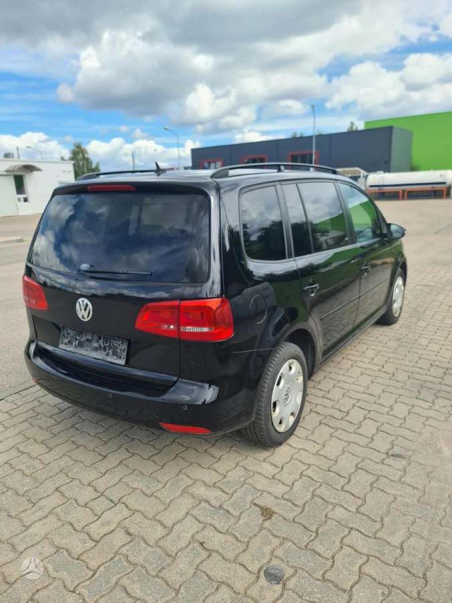 Melns Volkswagen Touran 2010 Kauņa, ar dzinēja tilpumu 1.39 L un nobraukumu 250 tūkst. km par 3700 €, foto 5 vietnē AUTOMOTO.COM.LV