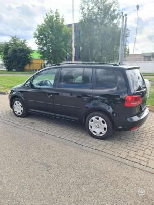 Melns Volkswagen Touran 2010 Kauņa, ar dzinēja tilpumu 1.39 L un nobraukumu 250 tūkst. km par 3700 €, foto 6 vietnē AUTOMOTO.COM.LV