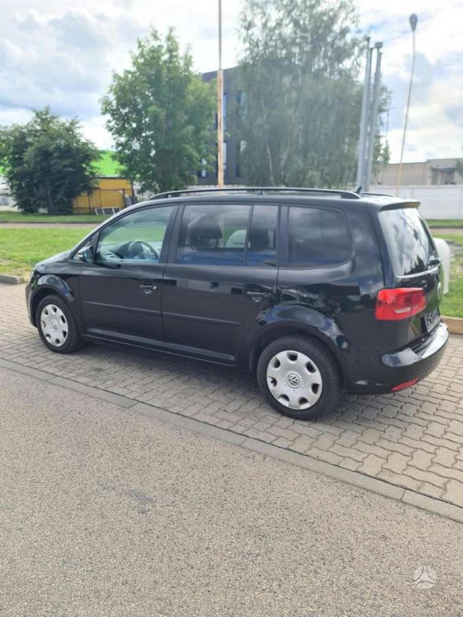 Melns Volkswagen Touran 2010 Kauņa, ar dzinēja tilpumu 1.39 L un nobraukumu 250 tūkst. km par 3700 €, foto 6 vietnē AUTOMOTO.COM.LV