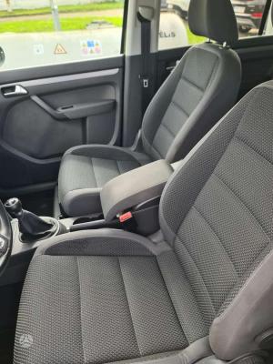 Melns Volkswagen Touran 2010 Kauņa, ar dzinēja tilpumu 1.39 L un nobraukumu 250 tūkst. km par 3700 €, foto 8 vietnē AUTOMOTO.COM.LV