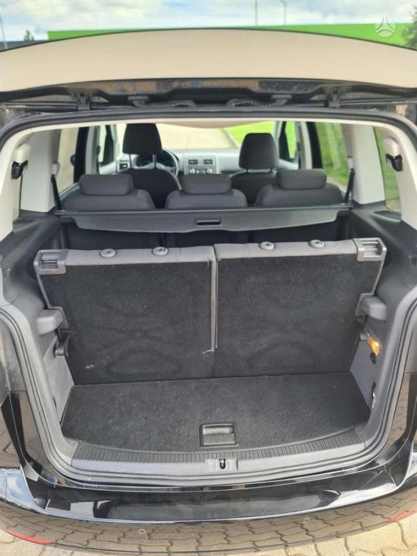 Melns Volkswagen Touran 2010 Kauņa, ar dzinēja tilpumu 1.39 L un nobraukumu 250 tūkst. km par 3700 €, foto 9 vietnē AUTOMOTO.COM.LV