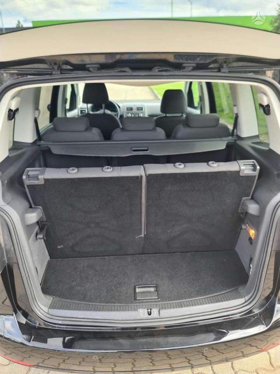 Melns Volkswagen Touran 2010 Kauņa, ar dzinēja tilpumu 1.39 L un nobraukumu 250 tūkst. km par 3700 €, foto 9 vietnē AUTOMOTO.COM.LV