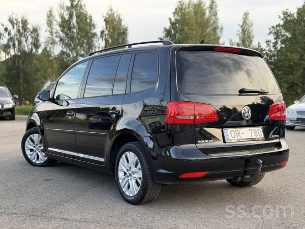 Black Volkswagen Touran 2010 in Ogre, with an engine capacity of 2.00 L and mileage of 192 thousand km for 7200 €, photo 7 on AUTOMOTO.COM.LV