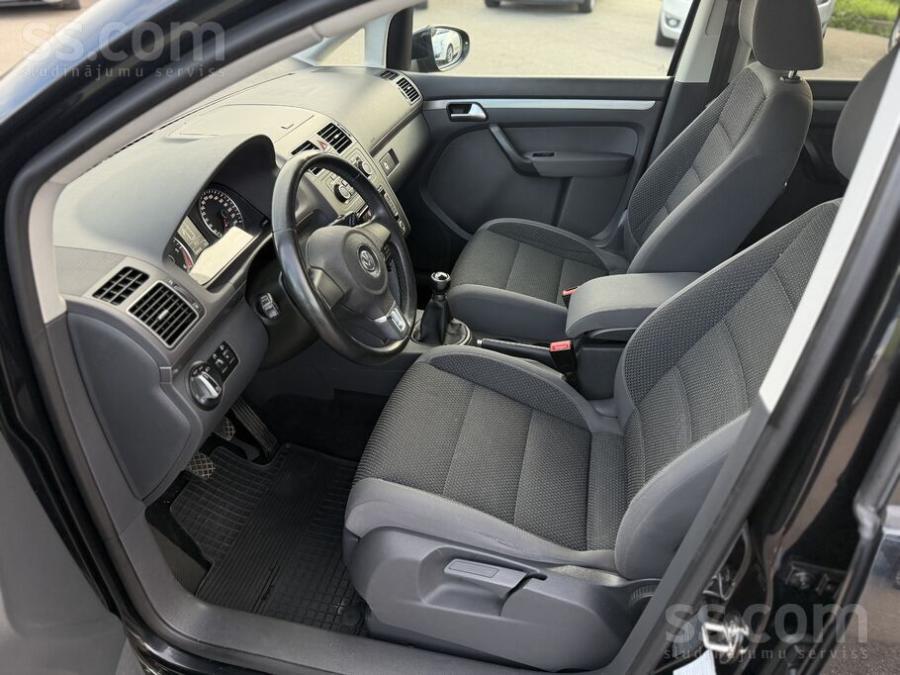 Melns Volkswagen Touran 2010 Ogre, ar dzinēja tilpumu 2.00 L un nobraukumu 192 tūkst. km par 7200 €, foto 16 vietnē AUTOMOTO.COM.LV