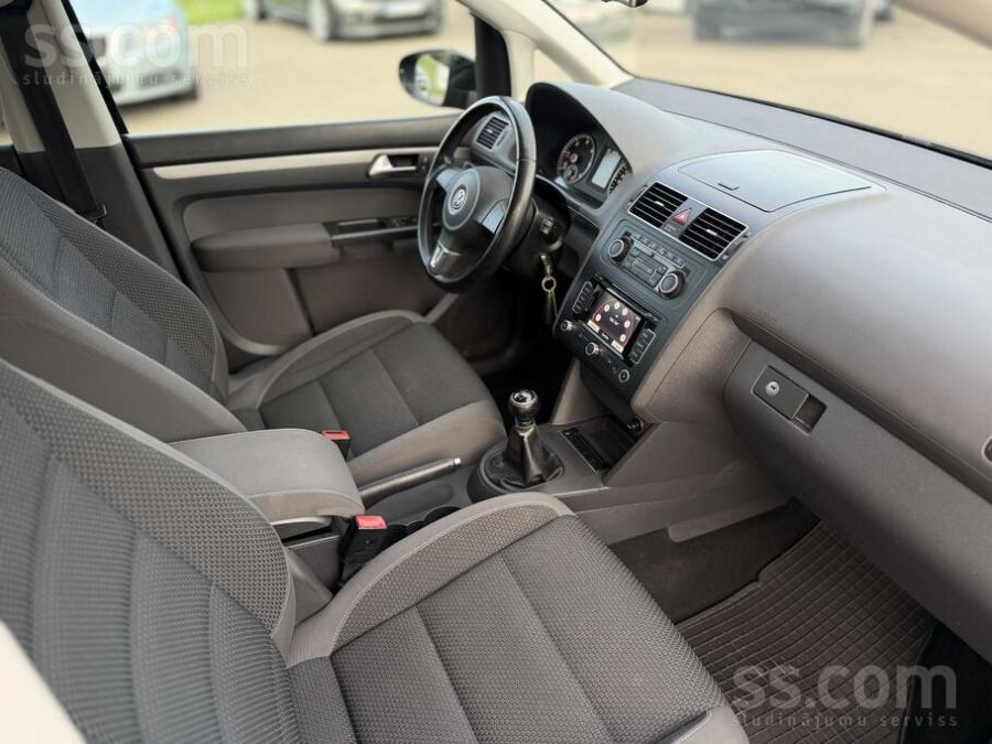 Melns Volkswagen Touran 2010 Ogre, ar dzinēja tilpumu 2.00 L un nobraukumu 192 tūkst. km par 7200 €, foto 17 vietnē AUTOMOTO.COM.LV