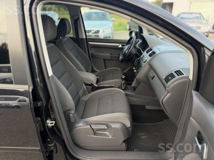 Melns Volkswagen Touran 2010 Ogre, ar dzinēja tilpumu 2.00 L un nobraukumu 192 tūkst. km par 7200 €, foto 18 vietnē AUTOMOTO.COM.LV