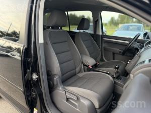 Melns Volkswagen Touran 2010 Ogre, ar dzinēja tilpumu 2.00 L un nobraukumu 192 tūkst. km par 7200 €, foto 19 vietnē AUTOMOTO.COM.LV