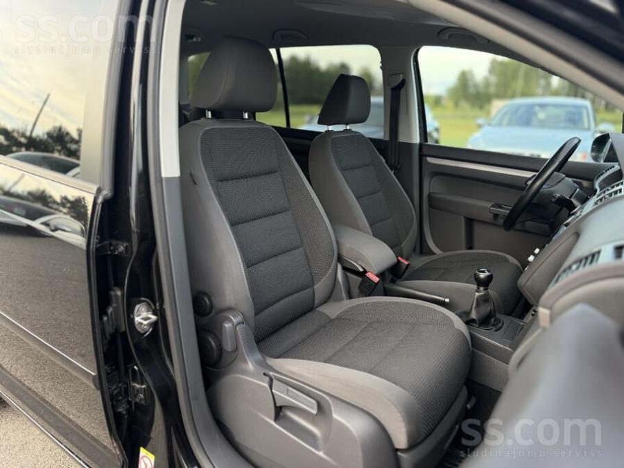 Melns Volkswagen Touran 2010 Ogre, ar dzinēja tilpumu 2.00 L un nobraukumu 192 tūkst. km par 7200 €, foto 19 vietnē AUTOMOTO.COM.LV