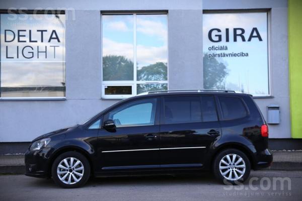 Volkswagen Touran 2010 in Riga on AUTOMOTO.COM.LV Black Volkswagen Touran 2010 in Riga, with an engine capacity of 2.00 L and mileage of 325 thousand km for 3795 €, photo 3 on AUTOMOTO.COM.LV