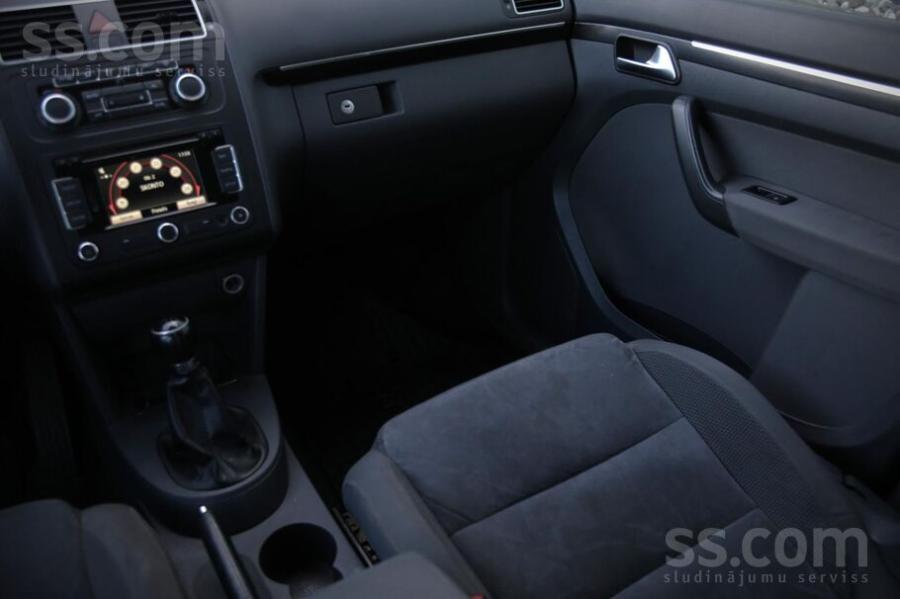 Melns Volkswagen Touran 2010 Rīga, ar dzinēja tilpumu 2.00 L un nobraukumu 325 tūkst. km par 3795 €, foto 9 vietnē AUTOMOTO.COM.LV