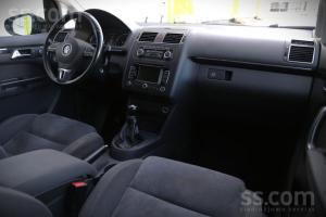 Melns Volkswagen Touran 2010 Rīga, ar dzinēja tilpumu 2.00 L un nobraukumu 325 tūkst. km par 3795 €, foto 10 vietnē AUTOMOTO.COM.LV