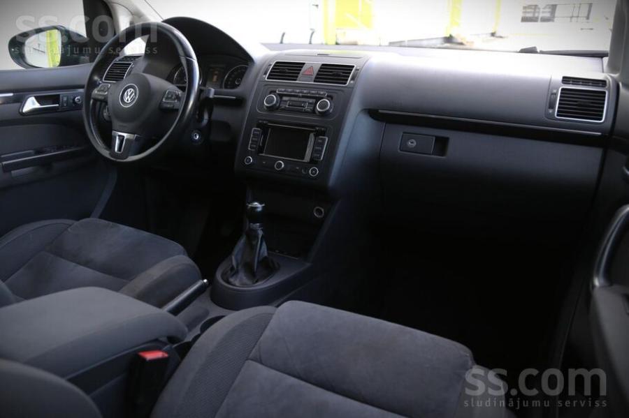 Melns Volkswagen Touran 2010 Rīga, ar dzinēja tilpumu 2.00 L un nobraukumu 325 tūkst. km par 3795 €, foto 10 vietnē AUTOMOTO.COM.LV