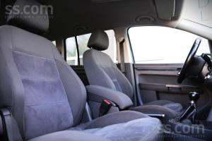 Melns Volkswagen Touran 2010 Rīga, ar dzinēja tilpumu 2.00 L un nobraukumu 325 tūkst. km par 3795 €, foto 13 vietnē AUTOMOTO.COM.LV