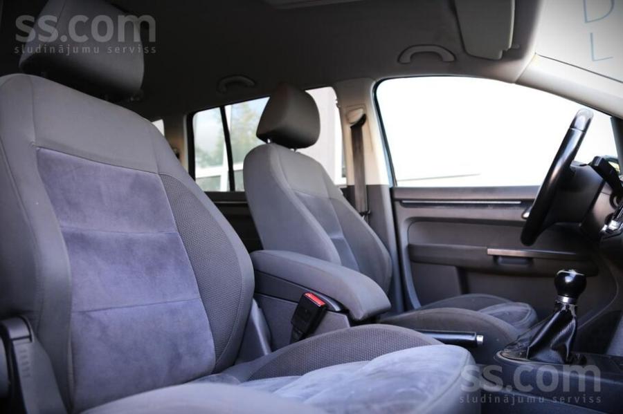 Melns Volkswagen Touran 2010 Rīga, ar dzinēja tilpumu 2.00 L un nobraukumu 325 tūkst. km par 3795 €, foto 13 vietnē AUTOMOTO.COM.LV