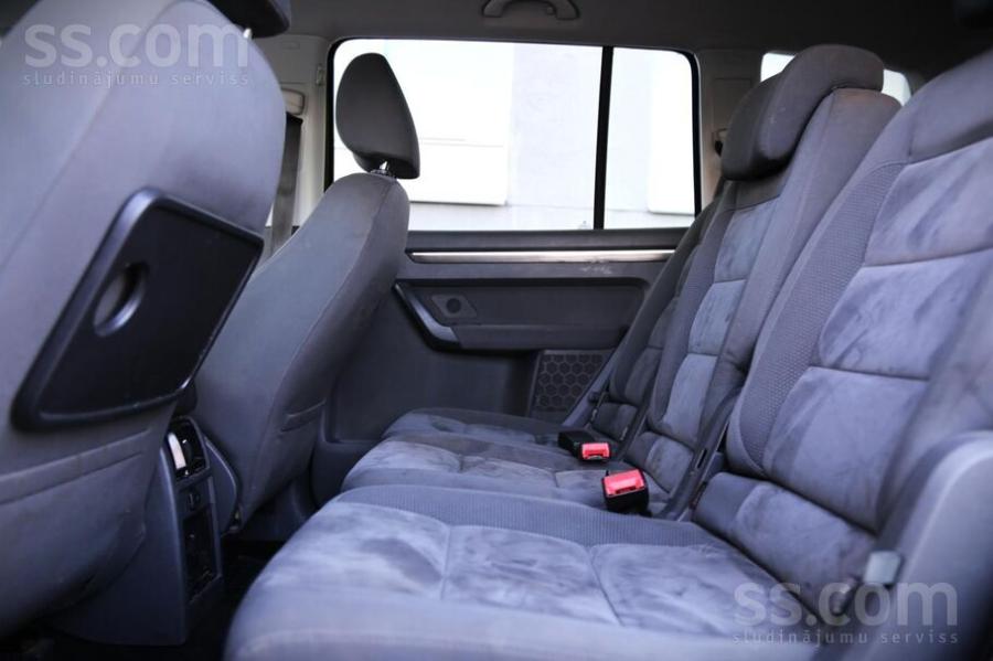 Melns Volkswagen Touran 2010 Rīga, ar dzinēja tilpumu 2.00 L un nobraukumu 325 tūkst. km par 3795 €, foto 14 vietnē AUTOMOTO.COM.LV