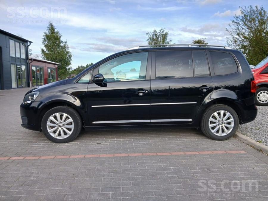 Black Volkswagen Touran 2010 in Saldus, with an engine capacity of 2.00 L and mileage of 275 thousand km for 5400 €, photo 5 on AUTOMOTO.COM.LV