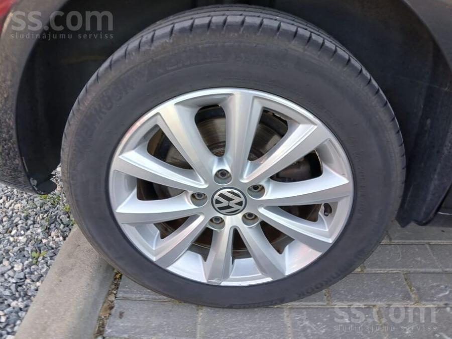 Black Volkswagen Touran 2010 in Saldus, with an engine capacity of 2.00 L and mileage of 275 thousand km for 5400 €, photo 9 on AUTOMOTO.COM.LV