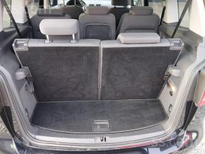 Black Volkswagen Touran 2010 in Saldus, with an engine capacity of 2.00 L and mileage of 275 thousand km for 5400 €, photo 12 on AUTOMOTO.COM.LV