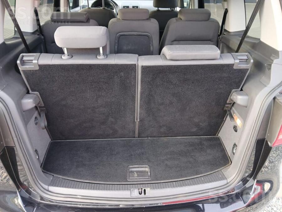 Black Volkswagen Touran 2010 in Saldus, with an engine capacity of 2.00 L and mileage of 275 thousand km for 5400 €, photo 12 on AUTOMOTO.COM.LV