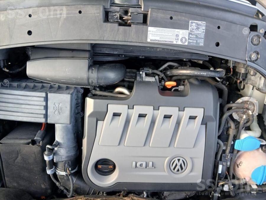 Black Volkswagen Touran 2010 in Saldus, with an engine capacity of 2.00 L and mileage of 275 thousand km for 5400 €, photo 15 on AUTOMOTO.COM.LV