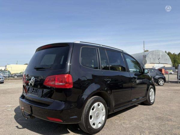 Volkswagen Touran 2010 Radviliškis vietnē Melns Volkswagen Touran 2010 Radviliškis, ar dzinēja tilpumu 1.60 L un nobraukumu 342 tūkst. km par 5450 €, foto 4 vietnē AUTOMOTO.COM.LV