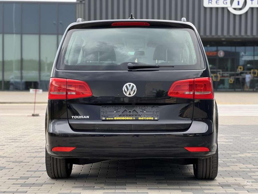 Melns Volkswagen Touran 2010 Šauļi, ar dzinēja tilpumu 1.60 L un nobraukumu 254 tūkst. km par 5400 €, foto 6 vietnē AUTOMOTO.COM.LV