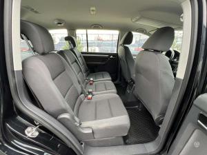 Melns Volkswagen Touran 2010 Šauļi, ar dzinēja tilpumu 1.60 L un nobraukumu 254 tūkst. km par 5400 €, foto 19 vietnē AUTOMOTO.COM.LV